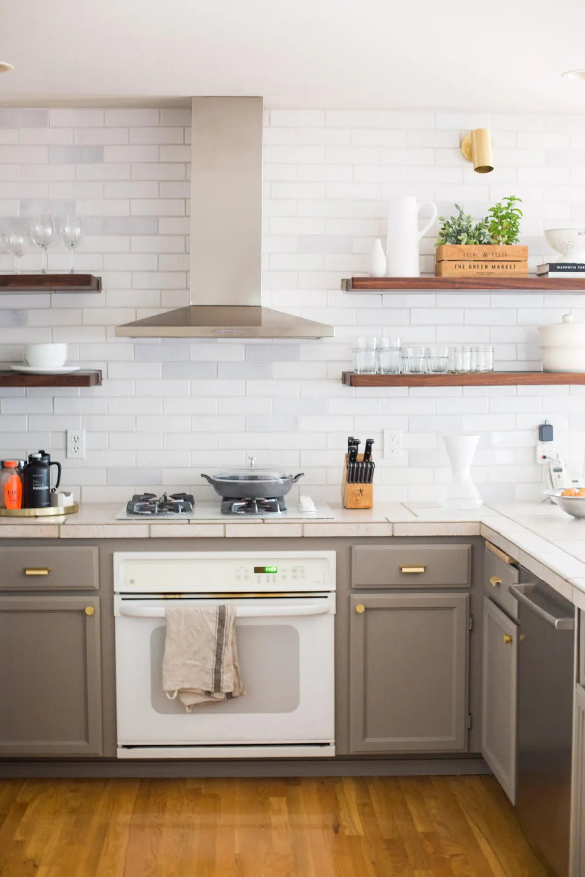 Rustic White Brick Kitchen Backsplash