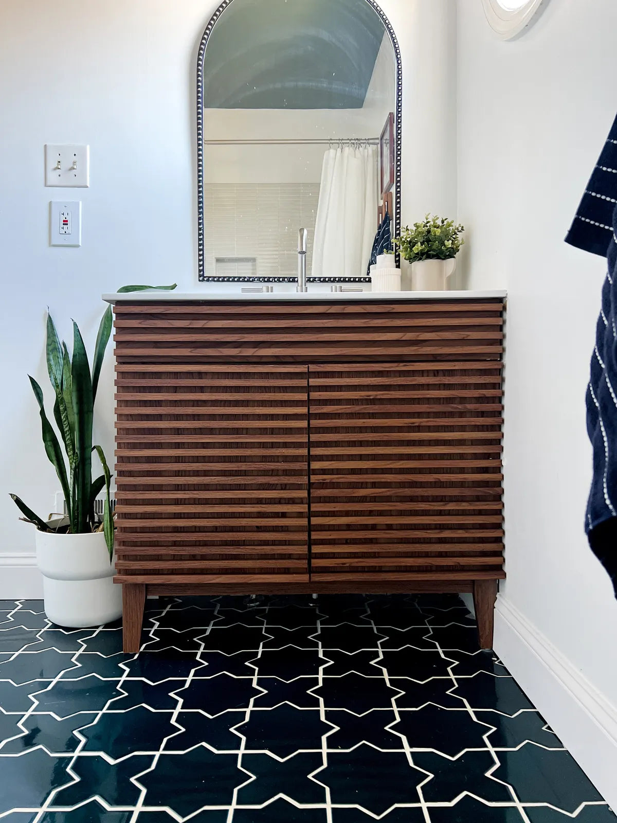 Brick End Haus: Star & Cross Kids’ Bathroom